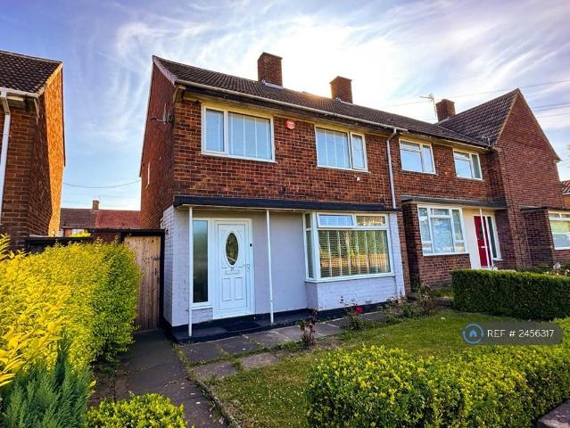 3 bedroom end of terrace house to rent