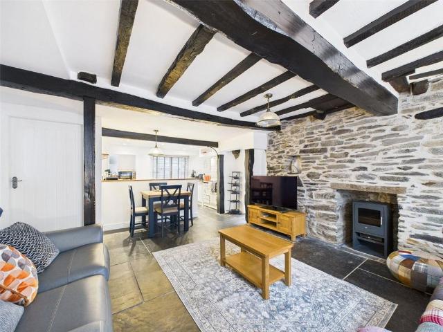 3 bedroom end of terrace house to rent