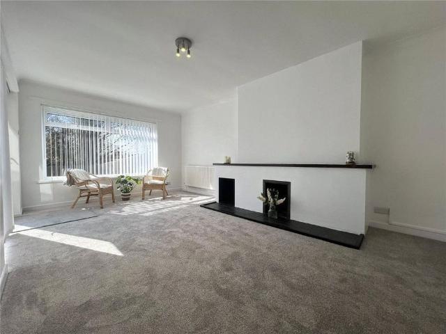 3 bedroom end of terrace house to rent