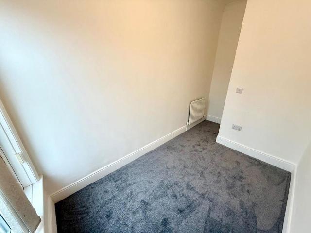 3 bedroom end of terrace house to rent