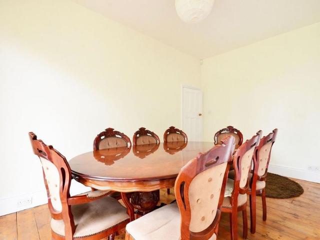 3 bedroom end of terrace house to rent