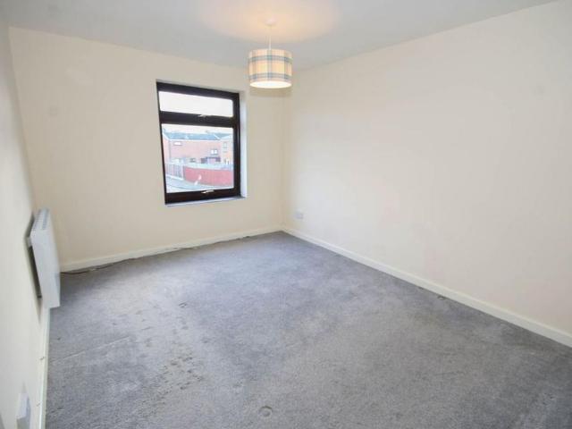 3 bedroom end of terrace house to rent