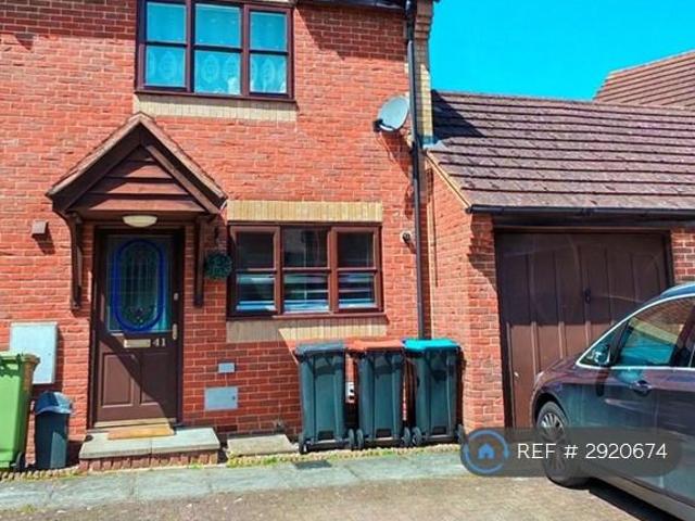 3 bedroom end of terrace house to rent