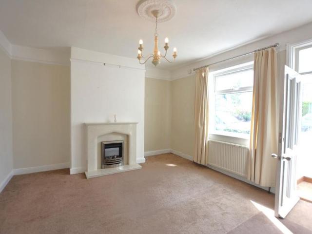 3 bedroom end of terrace house to rent