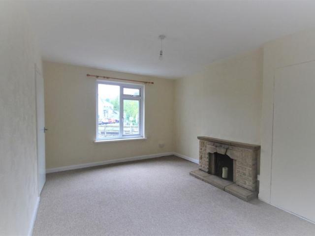 3 bedroom end of terrace house to rent
