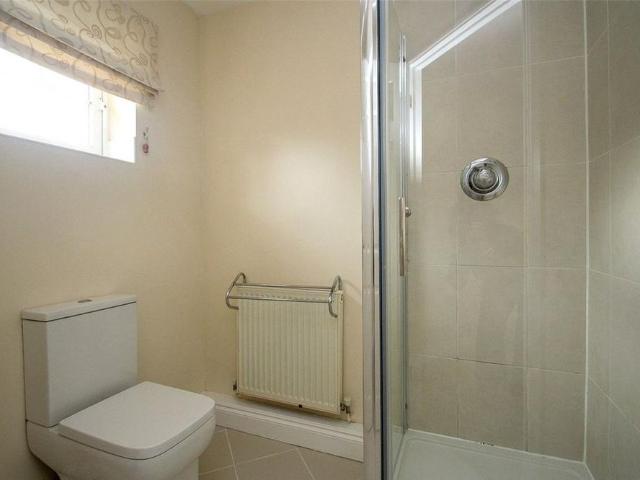 3 bedroom end of terrace house to rent