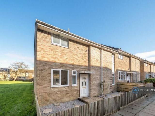 3 bedroom end of terrace house to rent