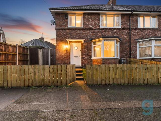 3 bedroom end of terrace house to rent
