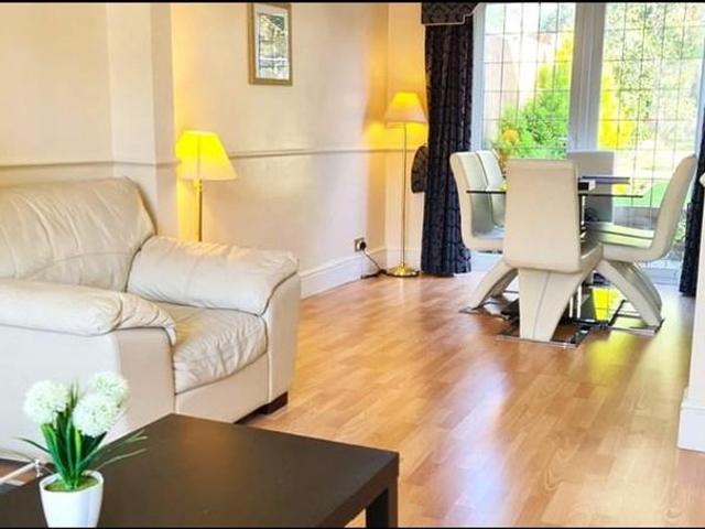 3 bedroom end of terrace house to rent