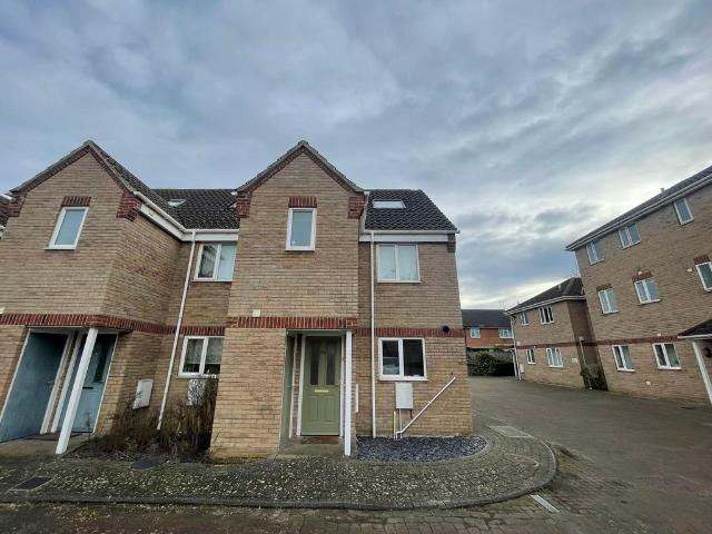 3 bedroom end of terrace house to rent