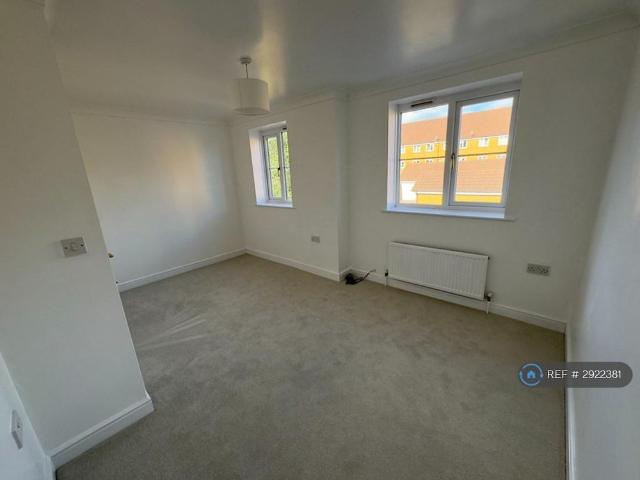 3 bedroom end of terrace house to rent