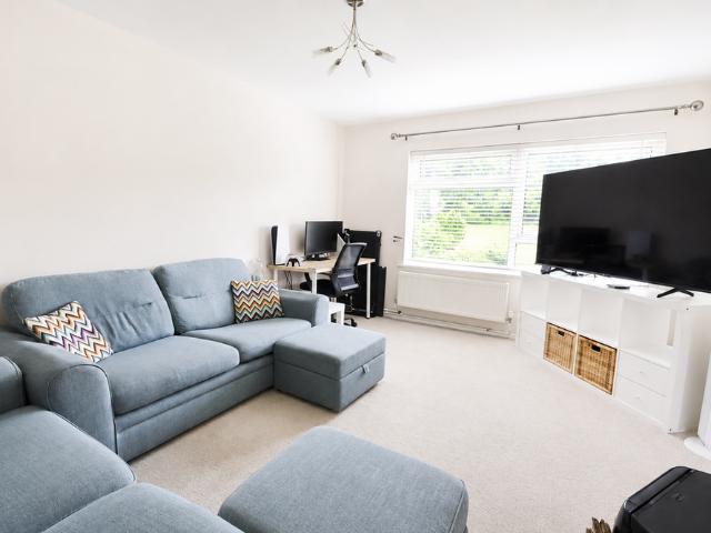 3 bedroom end of terrace house to rent