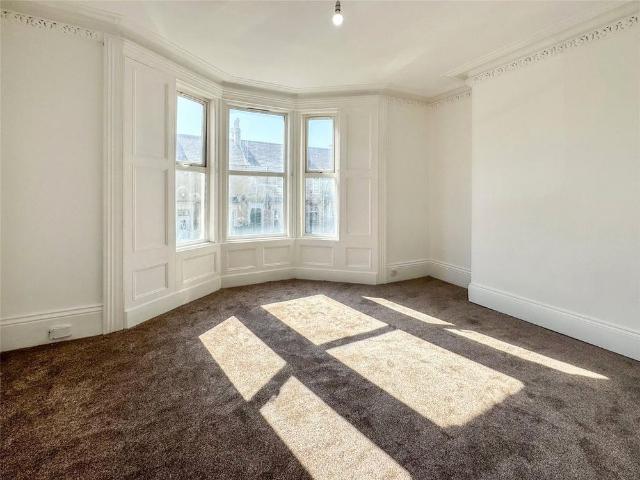 3 bedroom end of terrace house to rent