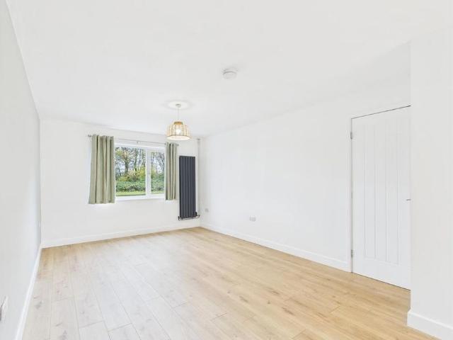 3 bedroom end of terrace house to rent