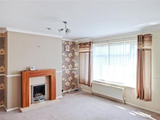 3 bedroom end of terrace house to rent