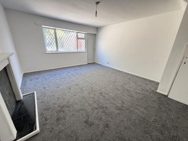 3 bedroom end of terrace house to rent