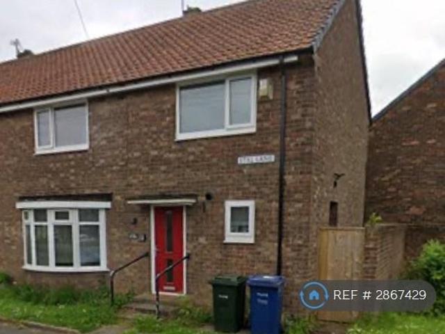 3 bedroom end of terrace house to rent