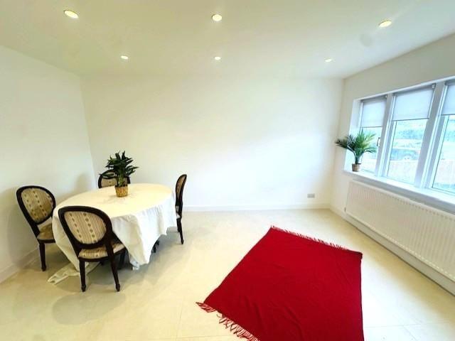 3 bedroom end of terrace house to rent