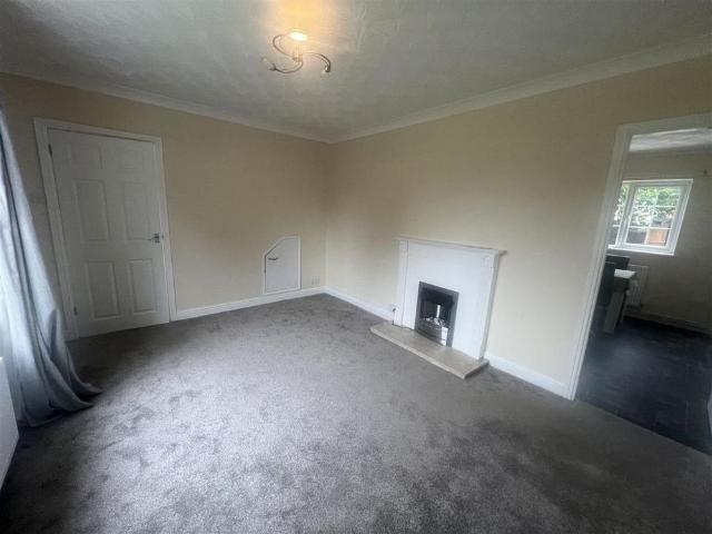 3 bedroom end of terrace house to rent