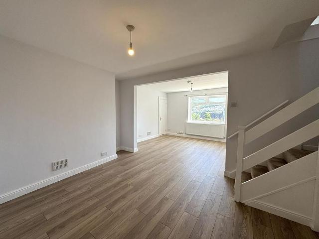 3 bedroom end of terrace house to rent