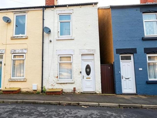 3 bedroom end of terrace house to rent