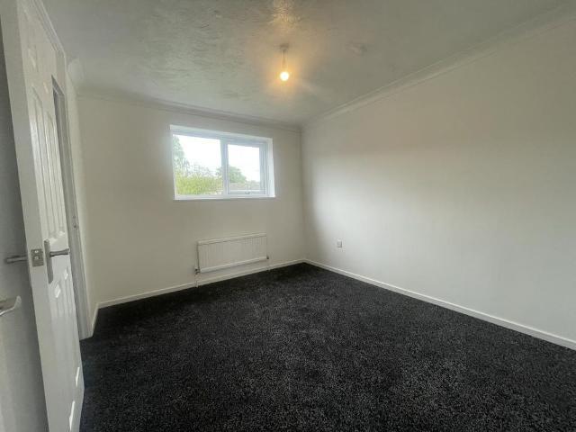 3 bedroom end of terrace house to rent
