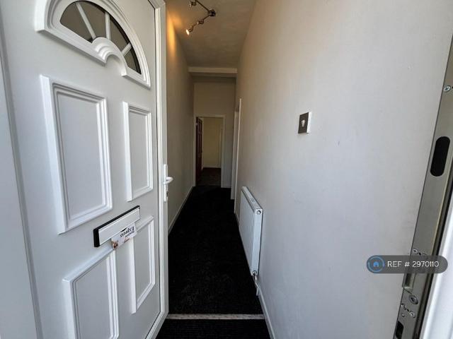 3 bedroom end of terrace house to rent