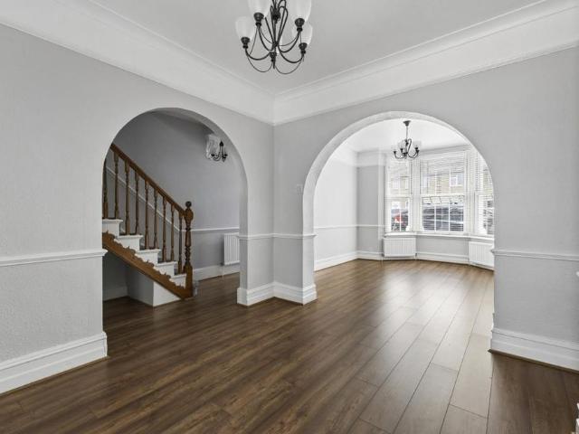 3 bedroom semi detached house to rent
