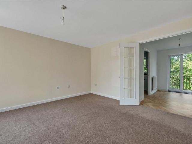 3 bedroom end of terrace house to rent