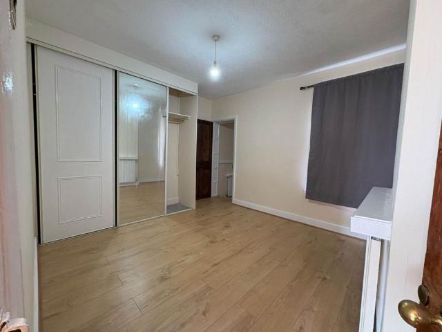 3 bedroom end of terrace house to rent