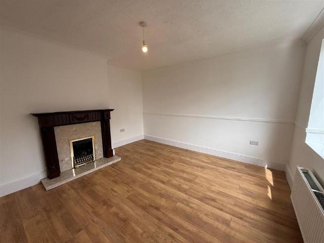3 bedroom end of terrace house to rent