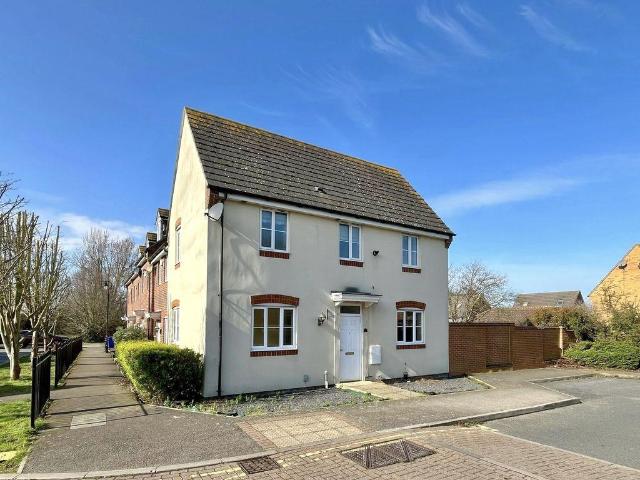 3 bedroom end of terrace house to rent
