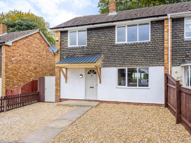 3 bedroom end of terrace house to rent