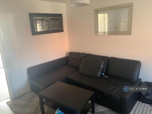 3 bedroom end of terrace house to rent