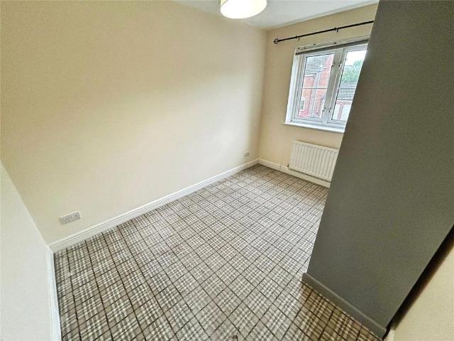 3 bedroom end of terrace house to rent