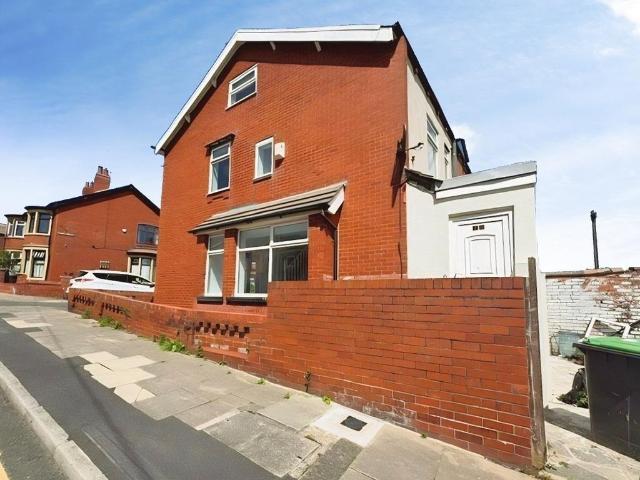 3 bedroom end of terrace house to rent