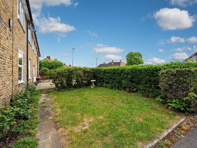 3 bedroom end of terrace house to rent