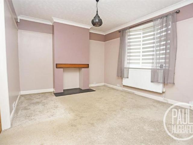 3 bedroom end of terrace house to rent