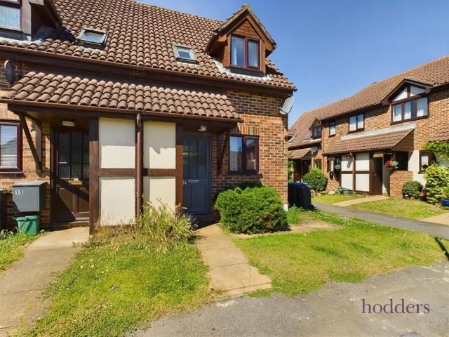 3 bedroom end of terrace house to rent
