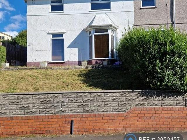 3 bedroom end of terrace house to rent