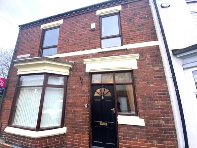 3 bedroom end of terrace house to rent
