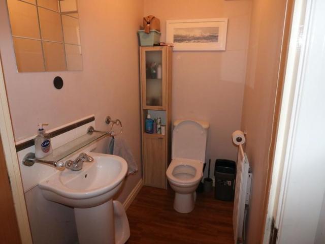 3 bedroom end of terrace house to rent