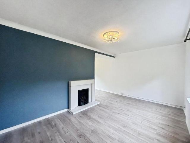 3 bedroom end of terrace house to rent