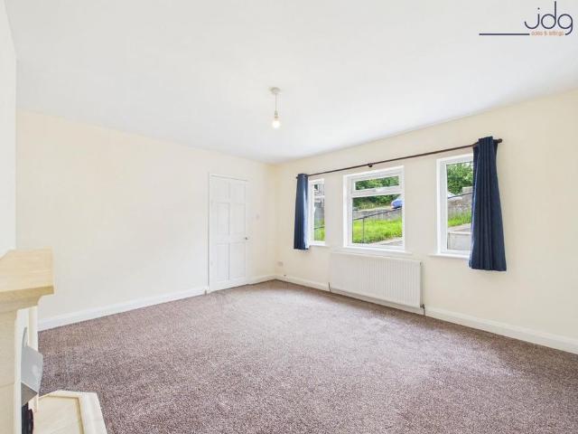 3 bedroom end of terrace house to rent