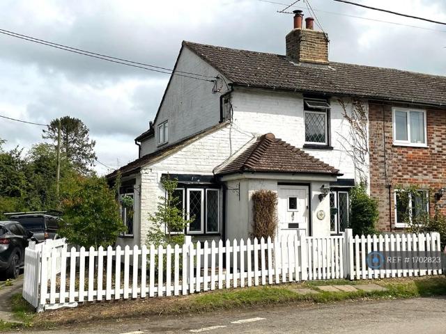 3 bedroom end of terrace house to rent