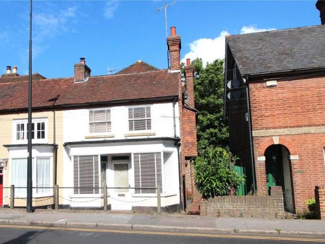 3 bedroom end of terrace house to rent