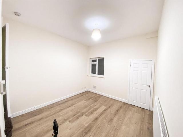 3 bedroom end of terrace house to rent