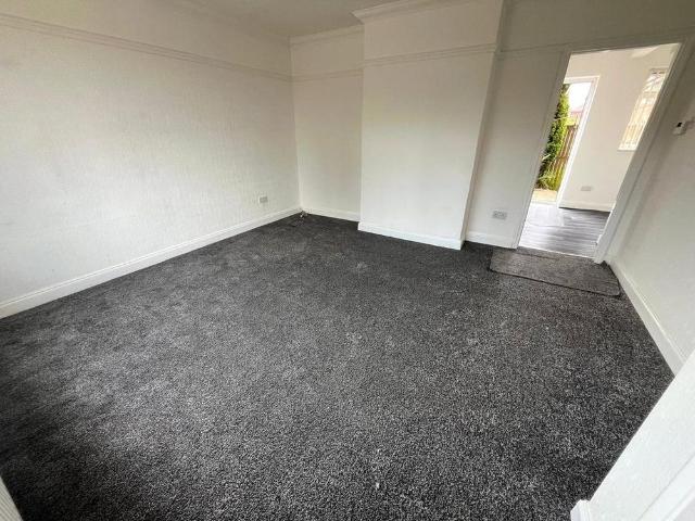 3 bedroom end of terrace house to rent