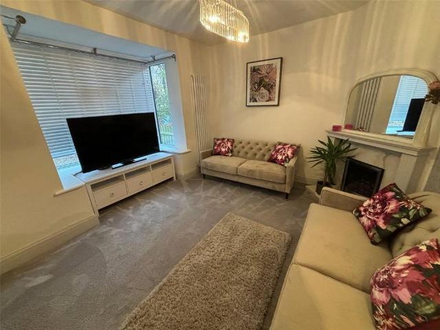 3 bedroom end of terrace house to rent