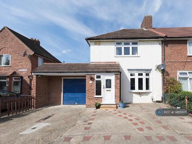 3 bedroom end of terrace house to rent